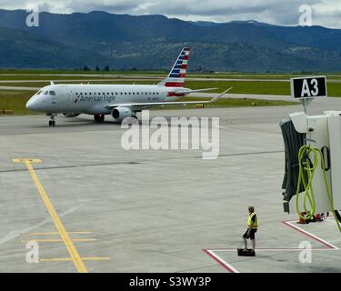 MISSOULA MONTANA AIRPORT, MT, JUN 2022: American Airlines Embraer E175 ...