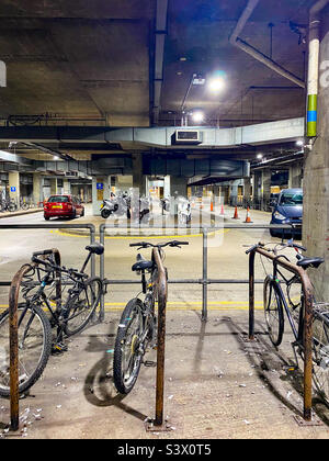 Pick Up & Drop Off Station by Quadrant at the side of Watford Leisure ...