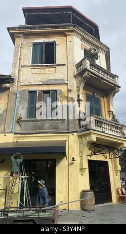 Old french building in Phnom Penh, Cambodia Stock Photo - Alamy
