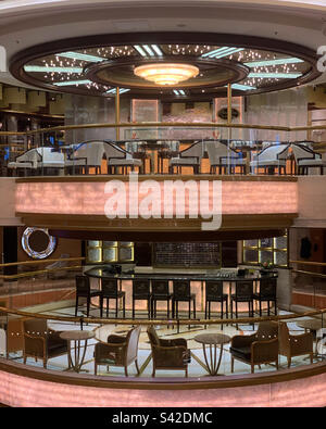 Bar, Royal Princess cruise ship Stock Photo - Alamy