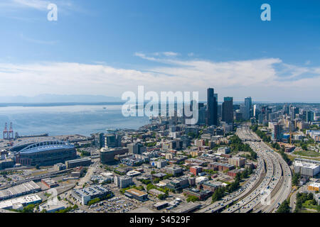 View on Seattle skyline and Mount Rainier from Kerry Park. Seattle ...