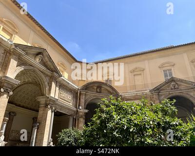 Vatican Museums, Octagonal courtyard Stock Photo - Alamy
