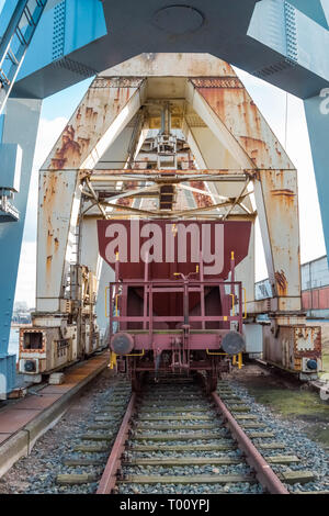 Rusty old cars under a blue sky. Old vintage vehicles Stock Photo - Alamy