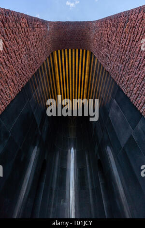 NOA Building, Minato-Ku, Tokyo, Japan. Designed by Seiichi Shirai ...