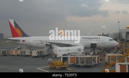 Philippines Airlines airplane landing at Ninoy Aquino International ...