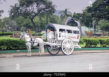 Manila, Rizal Monument & Horse & Carriage Stock Photo - Alamy