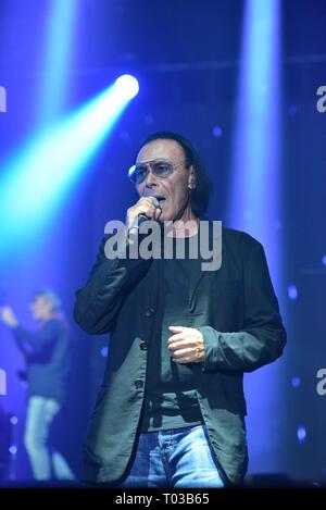 Napoli, Italy. 16th Mar, 2019. The Italian singer Antonello Venditti ...