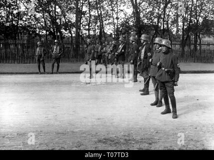 Beer Hall Putsch 1923, putschists in lorry at Marienplatz, occupation ...
