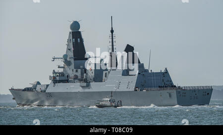 SAMPSON Radar defence mast on Royal Navy Type 45 destroyer HMS Dragon ...
