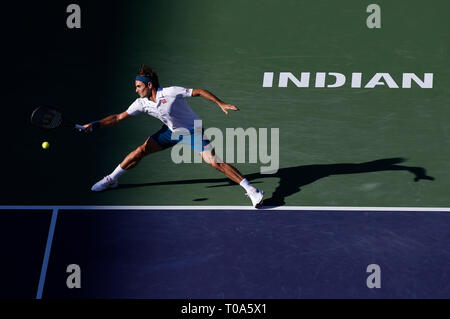 Roger Federer (SUI) returns a shot against Dominic Thiem (AUT) during ...