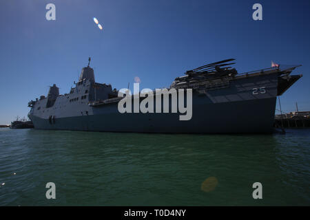 PORT HUENEME, Calif. – Landing Craft Utility (LCU) 2032, United States ...