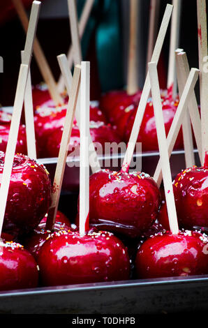 Caramel apples at carnival fair Stock Photo - Alamy