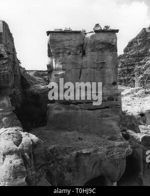 Snake Monument. Petra. Jordan Stock Photo - Alamy