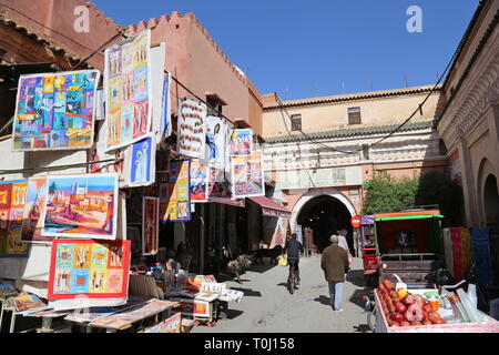 Art sellers and Mouassine Fountain, Rue Sidi El Yamani, Medina ...