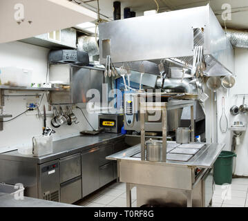 Typical kitchen of a restaurant in operation Stock Photo - Alamy