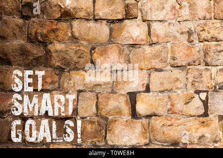 Set smart goals - graffiti sign on stucco wall Stock Photo - Alamy