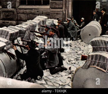 Berlin Barricade, Spartacist uprising, 1919 Stock Photo - Alamy