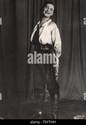 Portrait of Henny Porten in Die Geier-Wally 001 - German weimar era cinema (1918 - 1935 Stock ...