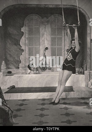 Portrait of Maria Paudler and Agnes Esterhazy in Der Bettelstudent (1927) - German weimar era ...