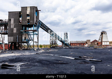 Colliery coal screens. and Conveyor belts Stock Photo - Alamy