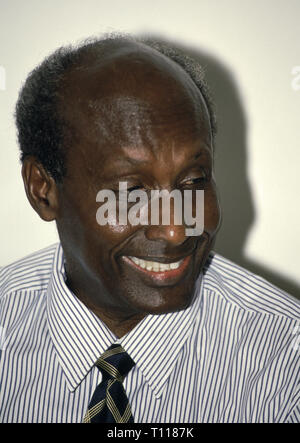 27th October 1993 General Mohamed Farah Aidid giving an impromptu press ...