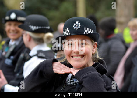 Female Metropolitan police officer in front of an Irish Guardsmen in ...