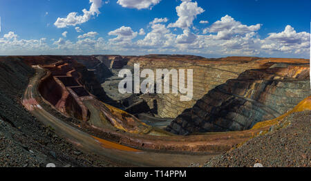 deep open gold mine - super pit, in Kalgoorlie Boulder, Western ...