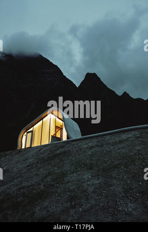 The wave shaped concrete and glass restroom architecture of ...