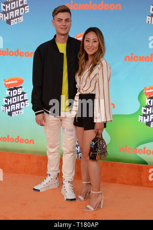 Lizzy & Carter Sharer attends Nickelodeon s 2019 Kids' Choice Awards at ...