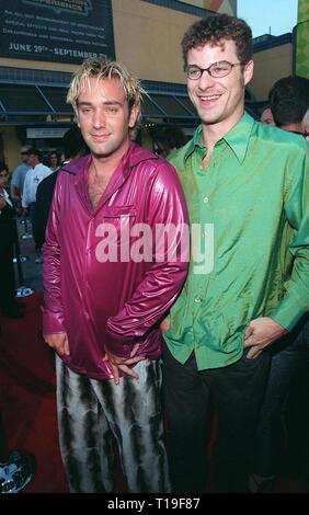 Yasmine Bleeth, Matt Stone & Trey Parker Film: Baseketball (USA 1998 ...