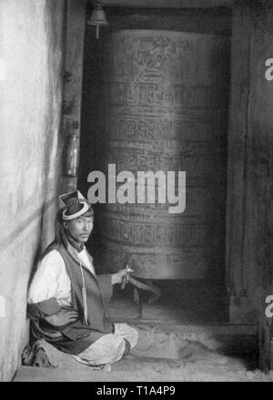 'Die Sitten der Völker' (1914) examines the customs and traditions of ...