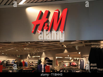 LINKÖPING 20180128 Hennes & Mauritz (H&M) store in a mall. Mannequins ...