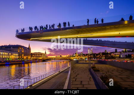 The floating bridge with people above Moscow river in the park Zaryadye ...