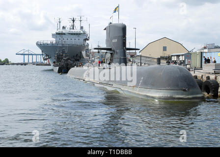 HSwMS Belos A214 submarine rescue ship in 1st Submarine flotilla of ...