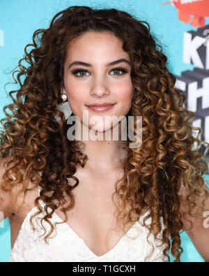 Sofie Dossi arrives at the Nickelodeon Kids’ Choice Awards 2025 held at ...