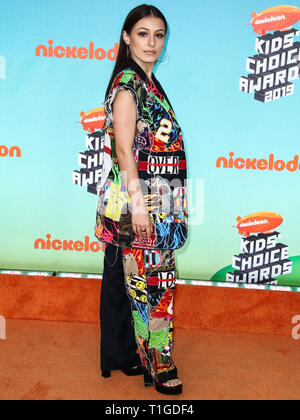 Brianna Mazzola arrives at the Nickelodeon Kids' Choice Awards on ...