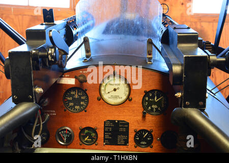 vintage airplane instrument panel Stock Photo - Alamy