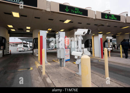 CBP Port of Entry Inspection Station Stock Photo - Alamy