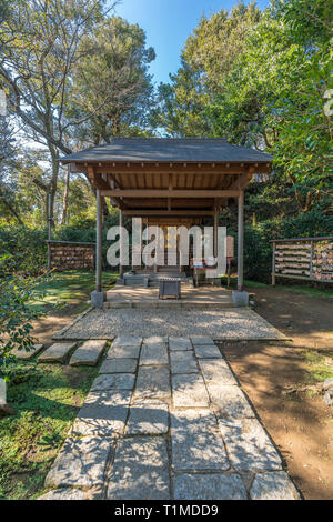Saisenbako, offering box at a Shinto shrine Stock Photo - Alamy