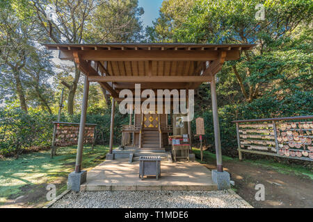 Saisenbako, offering box at a Shinto shrine Stock Photo - Alamy