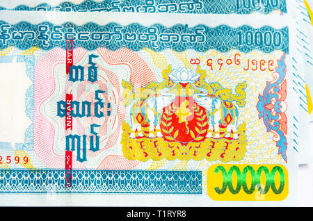 Myanmar 10,000 kyat bank notes Stock Photo - Alamy
