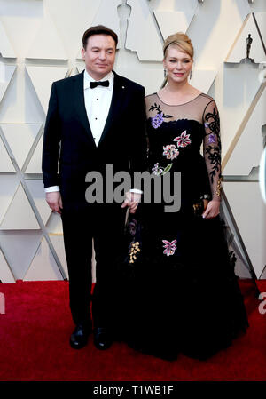 Actor Mike Myers and Kelly Tisdale attend the Vanity Fair Oscar Party ...