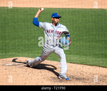 New York Mets' Edwin Diaz delivers a pitch during the ninth inning of a ...