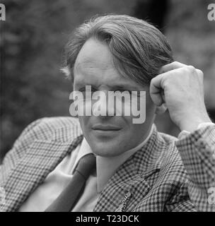 All Creatures Great and Small (1975) Anthony Hopkins, Simon Ward and ...