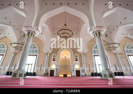 DOHA, QATAR - JUNE 4, 2014: Interior architecture of Imam Muhammad ibn ...