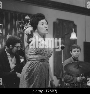 Sparrows Can't Sing (1962) Queenie Watts, Date: 1962 Stock Photo - Alamy