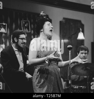 Sparrows Can't Sing (1962) Queenie Watts, Date: 1962 Stock Photo - Alamy