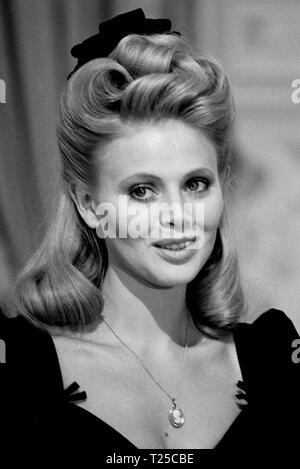 Time for Loving (1972) Britt Ekland, Joanna Shimkus, Susan Hampshire ...