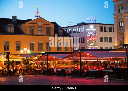 Stora torget/Filbytertorget i Linköping stad en sommardag. Foto Jeppe ...