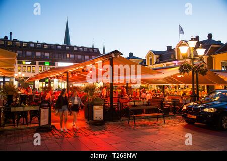 Stora torget/Filbytertorget i Linköping stad en sommardag. Foto Jeppe ...